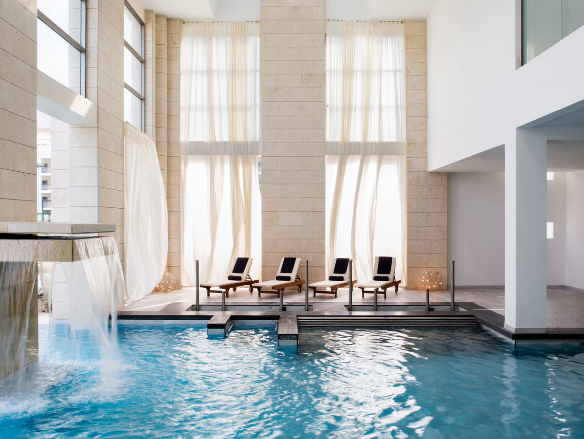 What Are The Benefits Of a Hydrotherapy Wellness Spa?